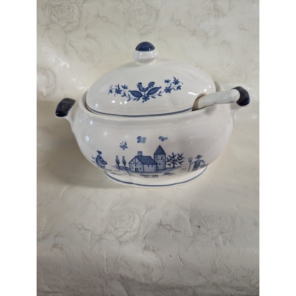 Dining | Vintage Gravy Sauce Boat Container Lid Spoon Country Blue ...